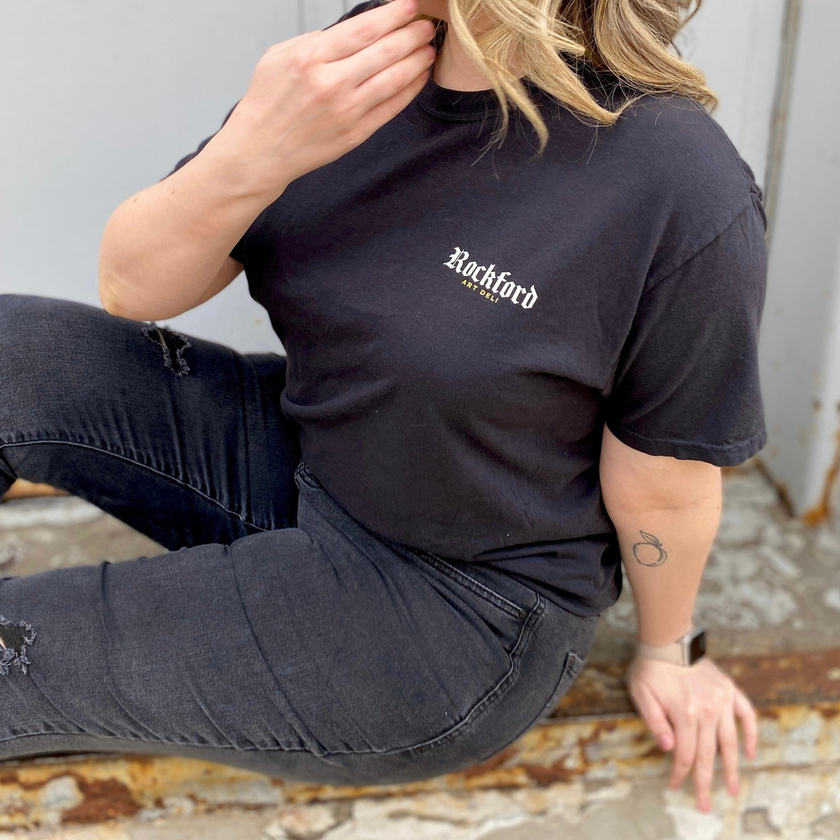 RAD Pub Wolf T-Shirt – Rockford Art Deli